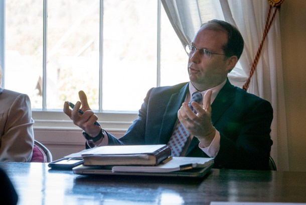 Gibbs continues offensive against Legislature’s financial analysts ...