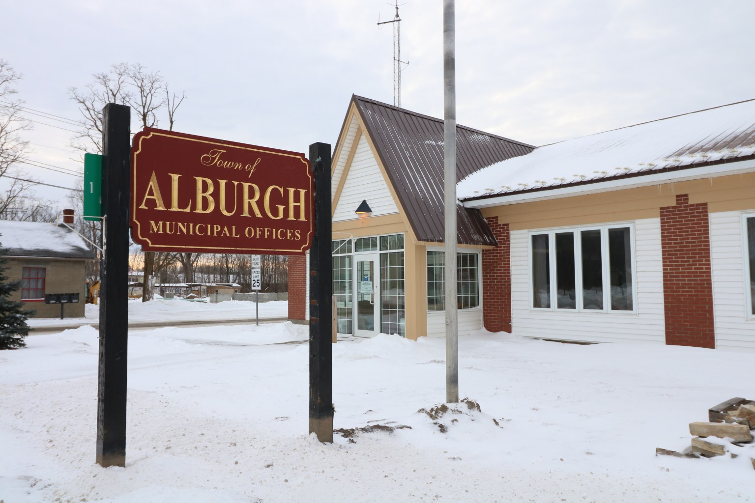 Alburgh pulls plug on local broadband plans, eyes regional solution ...