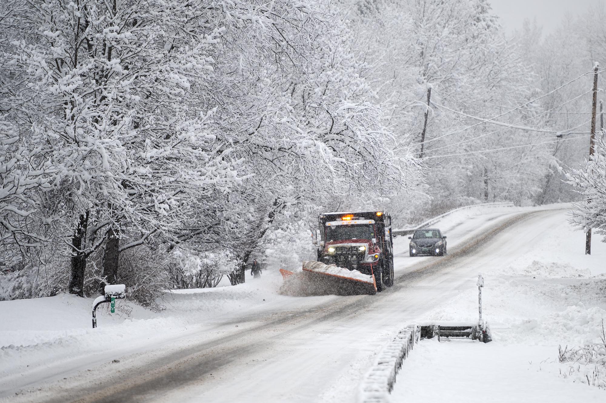 Power outages could persist in some parts of Vermont after wet snow ...