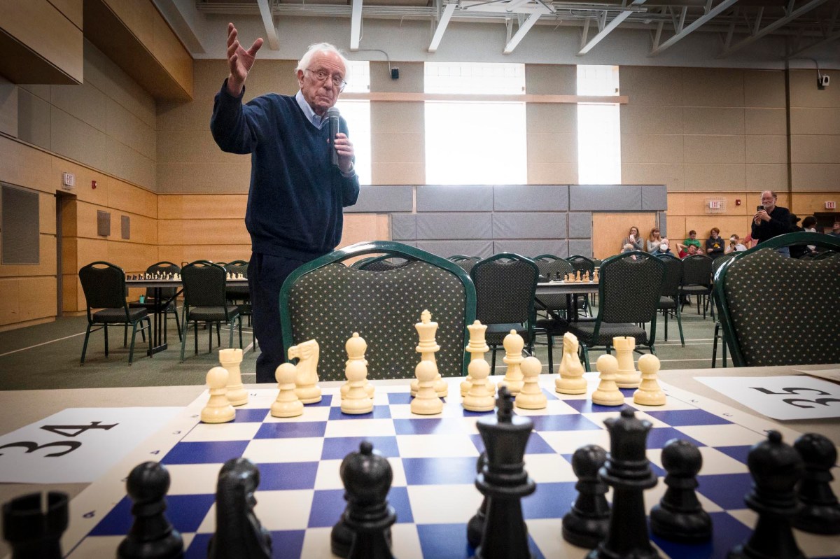 Photos: Bernie Sanders arranges Vermont's 1st chess day for youth ...