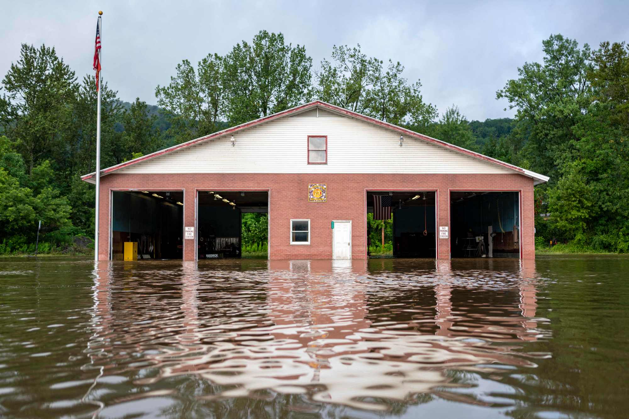 In a familiar scene, Scott administration officials address Vermont’s ...