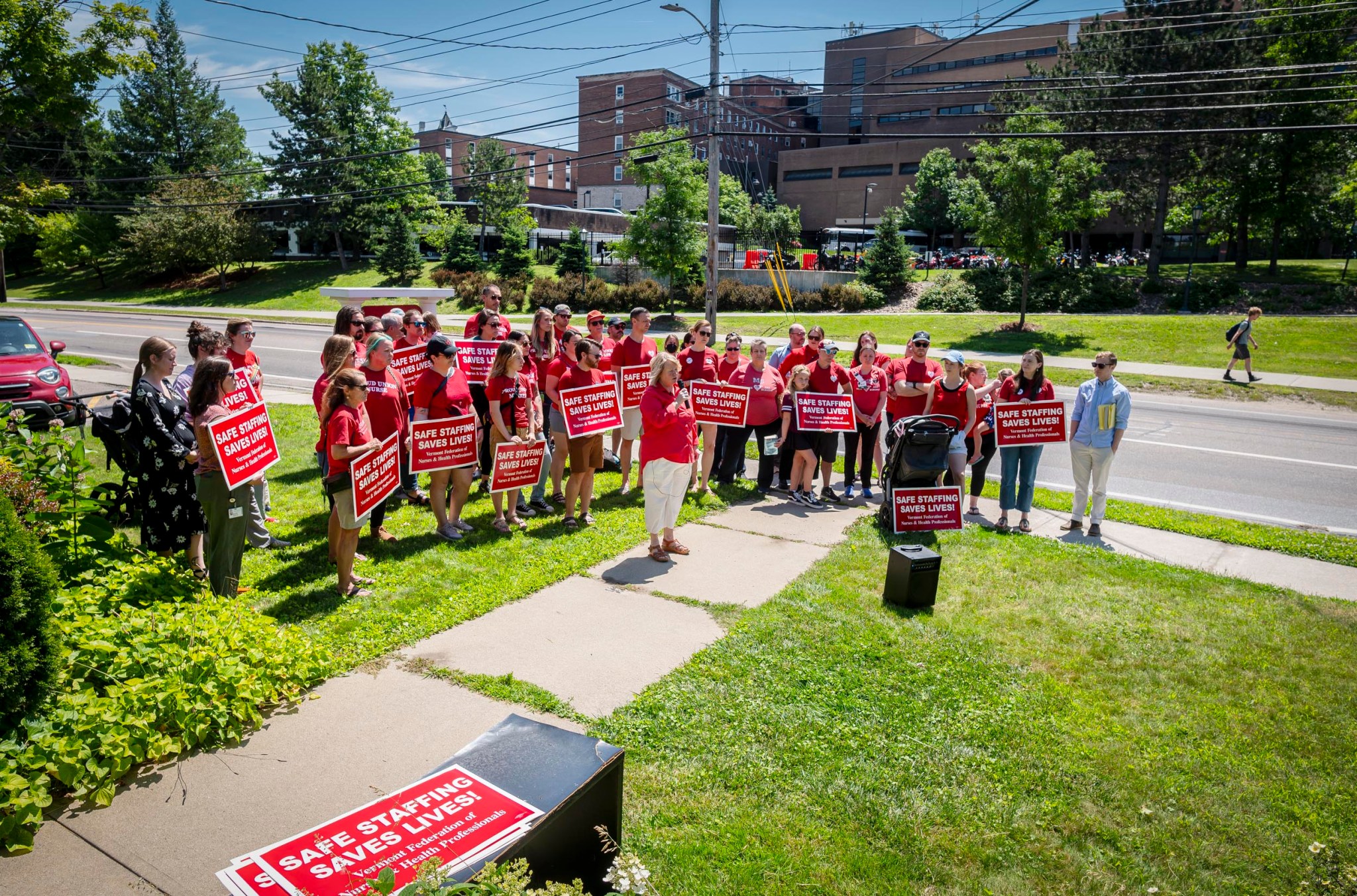 Nurses call off strike, announce tentative deal with UVM Medical Center ...