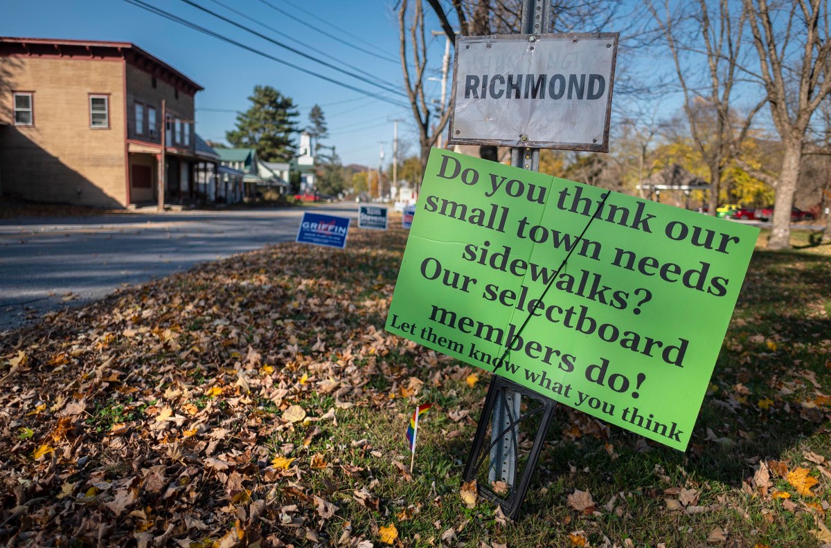In Huntington, signs of dissent for a long-planned intersection project ...