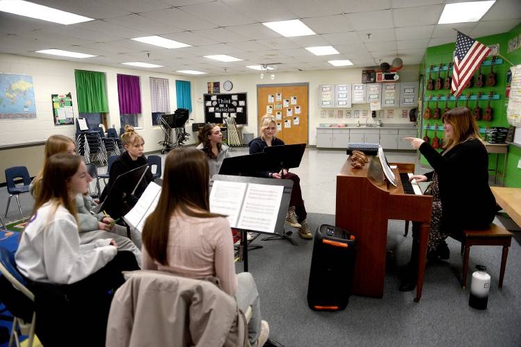 Hartford High senior heads to New York City for singing competition ...