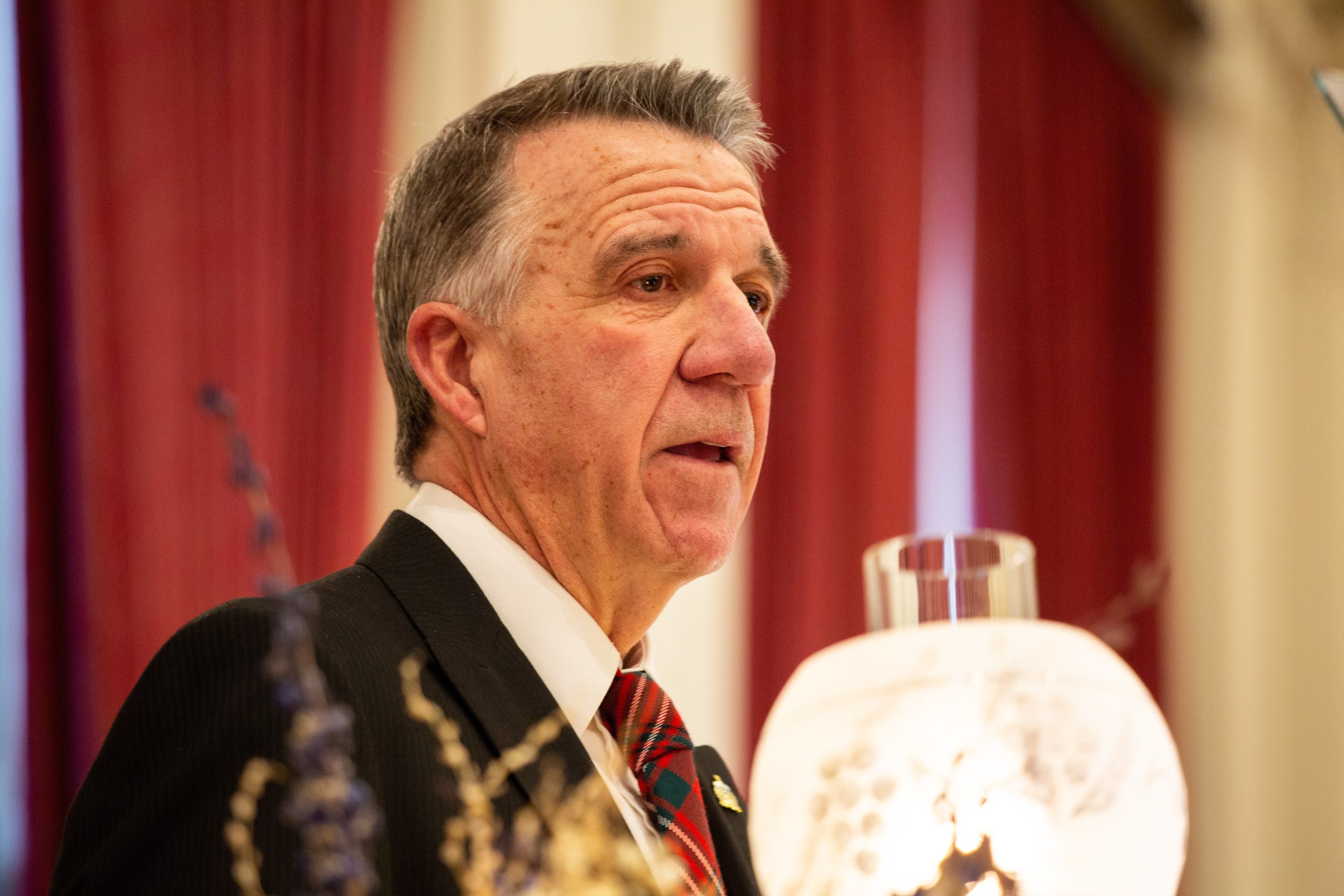 Phil Scott plans to veto budget adjustment over motel program and ...