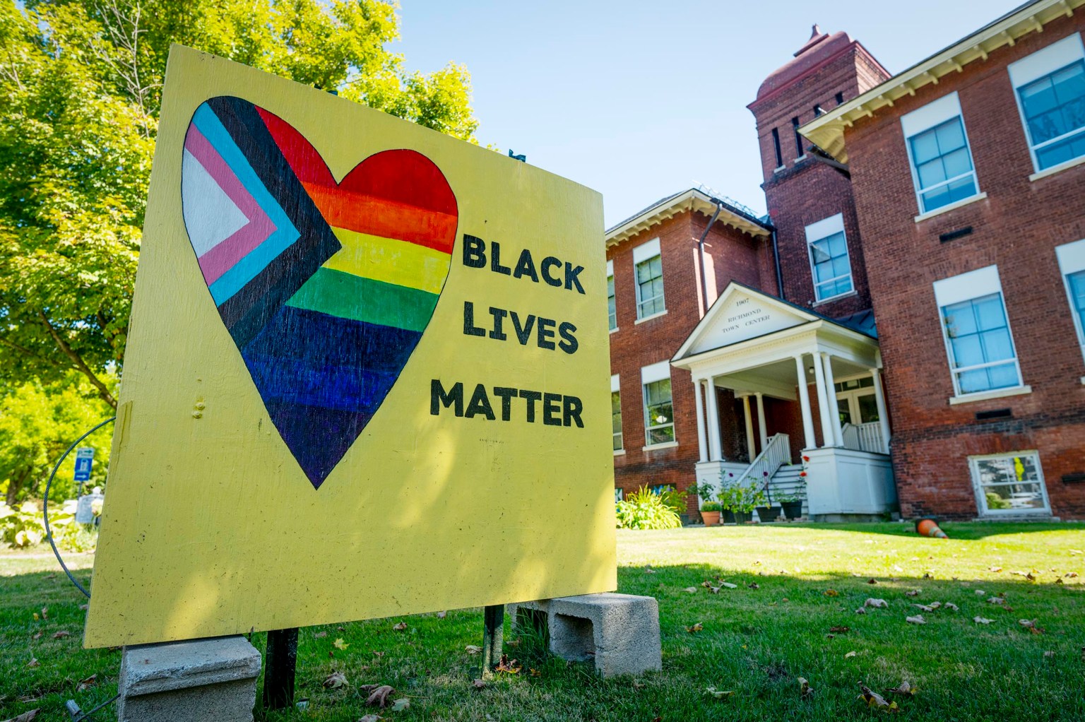 Fake town mailers flame debate over Black Lives Matter sign and flag in ...