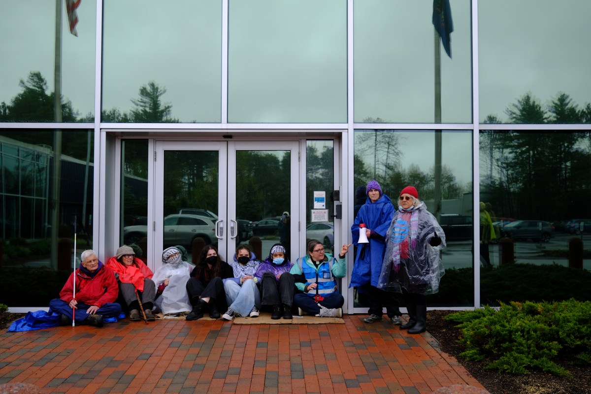 Four arrested at protest against ICE at Williston facility - VTDigger