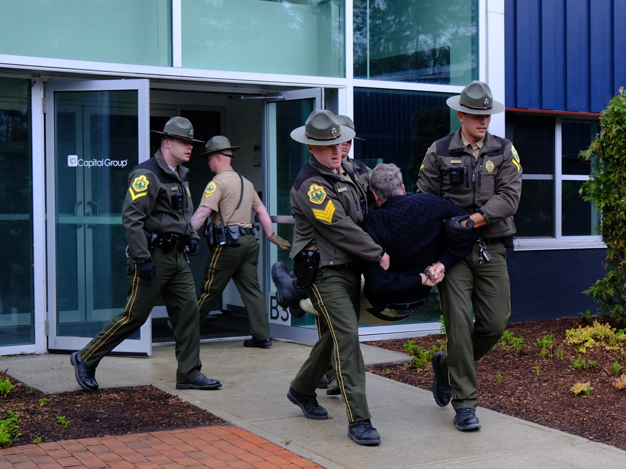 Four arrested at protest against ICE at Williston facility - VTDigger